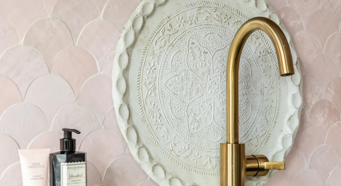 Zellige Pastel Rose Poisson Echelles | Designtegel - UW-keuken.nl