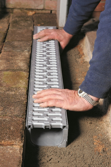 ACO sleufgoten tegen wateroverlast - Nieuws Startpagina voor tuin ...